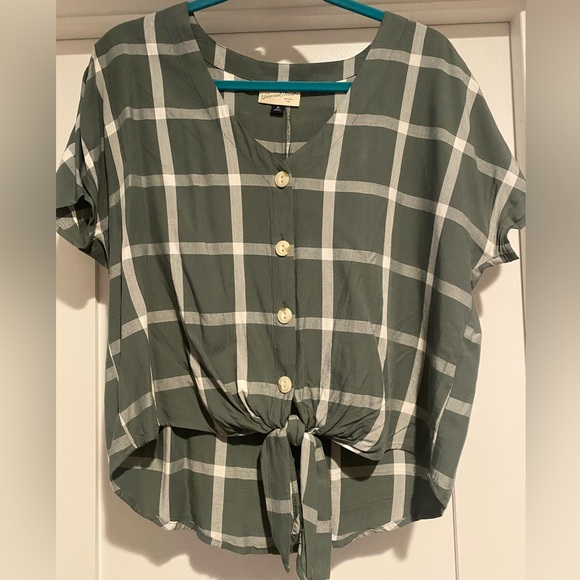 Universal Thread | Tops | Universal Thread M Shortsleeve Button Up Tiefront Top | Poshmark